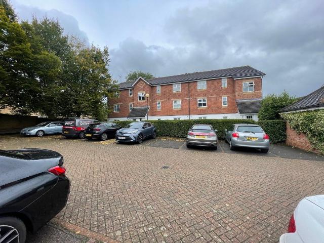 Harper Close, Southgate N14, 2 bed flat to rent, £1,900 pcm | PrimeLocation