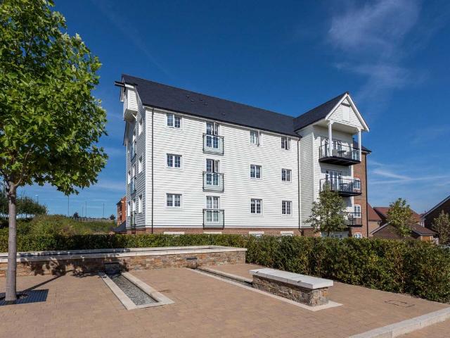 Harpers Lodge, Arundale Walk, Horsham RH12, 1 bed flat to rent, £1,250 pcm | PrimeLocation