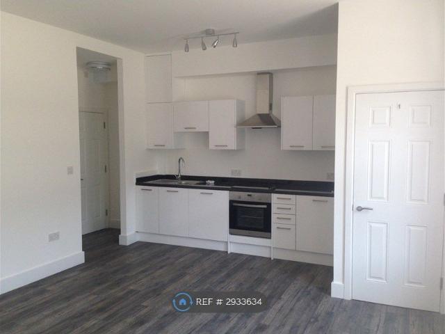 Harpsfield Broadway, Hatfield AL10, 1 bed flat to rent, £1,200 pcm | PrimeLocation