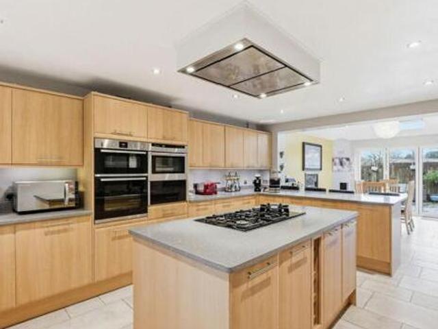 Harpurs, Tadworth, 5 Bedroom Detached