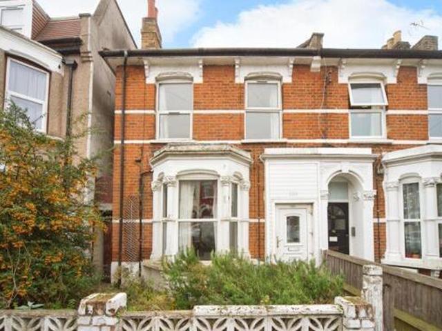 Harrin Road, London, 3 Bedroom End