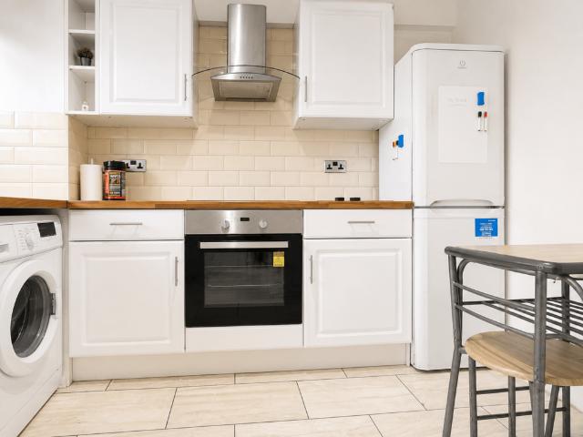Harrington Court, Croydon, CR0 Studio to rent £1,175 pcm £271 pw