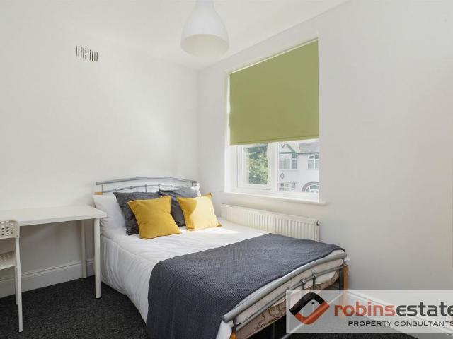 Harrington Drive, Nottingham, NG7 1JN 4 bed detached house to rent £2,253 pcm £520 pw