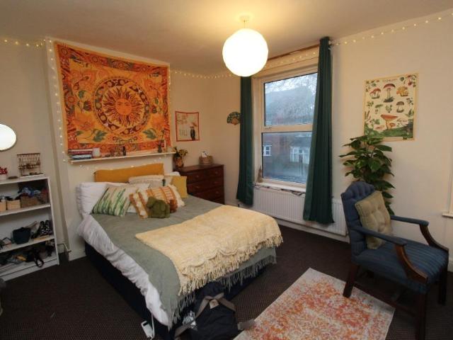 Harrington Drive, Nottingham NG7 4 bed terraced house to rent £1,646 pcm £380 pw
