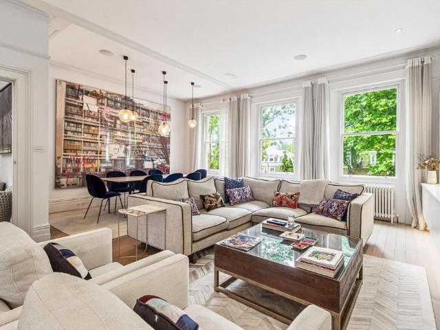 Harrington Gardens, London SW7 3 bed flat to rent £14,998 pcm £3,461 pw