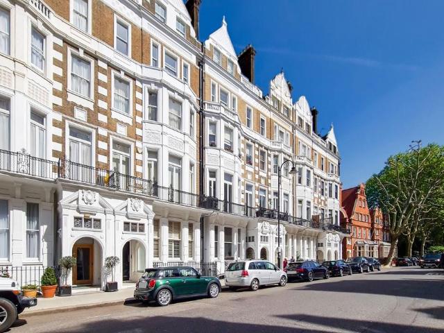 Harrington Gardens, South Kensington. 2 bed flat to rent £7,999 pcm £1,846 pw