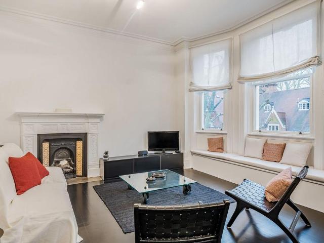 Harrington Gardens, South Kensington. 2 bed flat to rent £4,680 pcm £1,080 pw