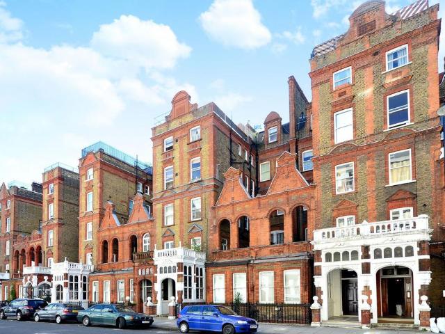 Harrington Gardens, South Kensington. Studio to rent £1,274 pcm £294 pw