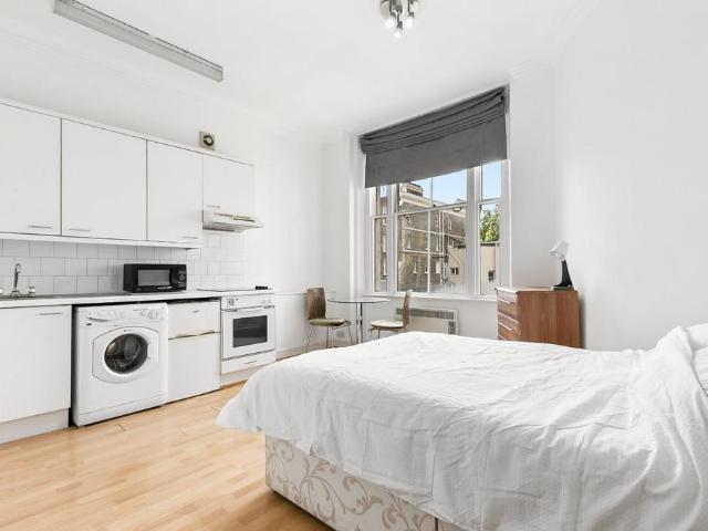 Harrington Gardens, South Kensington. Studio to rent £1,776 pcm £410 pw