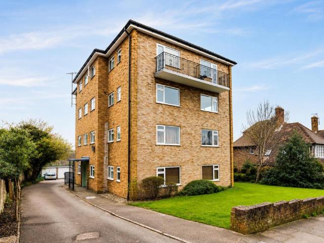 Harrington Road, Brighton 2 bed apartment to rent £1,950 pcm £450 pw