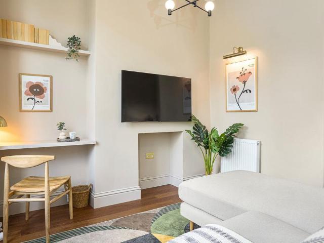 Harrington Road, London SW7 1 bed serviced apartment to rent £8,450 pcm £1,950 pw