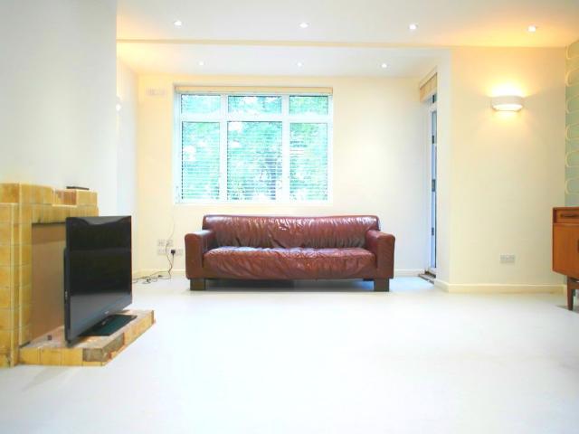 Harrington Square, Mornington Crescent NW1, 3 bed flat to rent, £3,900 pcm | PrimeLocation