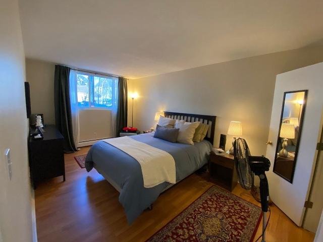 Harriet Apartments near the Wedge Coop 1 Bedroom Apartment for Rent at 2440 Harriet Ave, Minneapolis, MN 55405 Whittier
