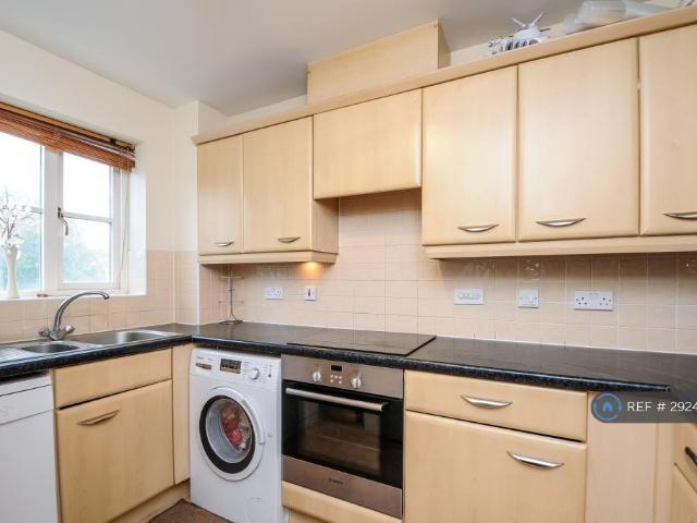 Harriet House, Hemel Hempstead, HP3 Studio to rent £1,150 pcm £265 pw