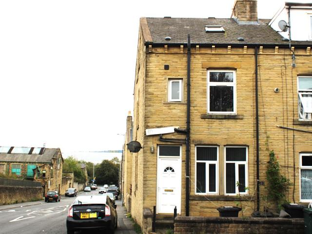 Harriet Street, Bradford BD8, 2 bed end terrace house to rent, £700 pcm | PrimeLocation