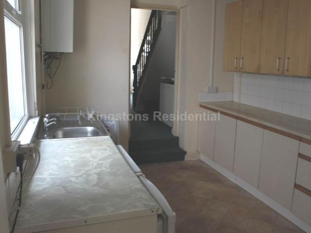 Harriet Street, Cardiff CF24 5 bed terraced house to rent £2,400 pcm £554 pw