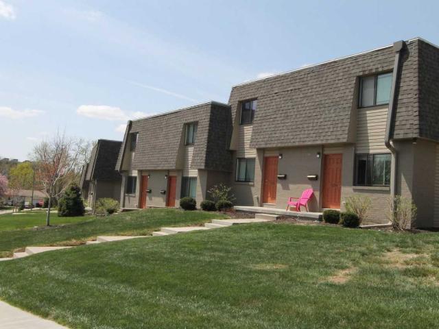 Harrisville Townhomes 2 Bedroom Apartment for Rent at 7312 S 81st St, La Vista, NE 68128