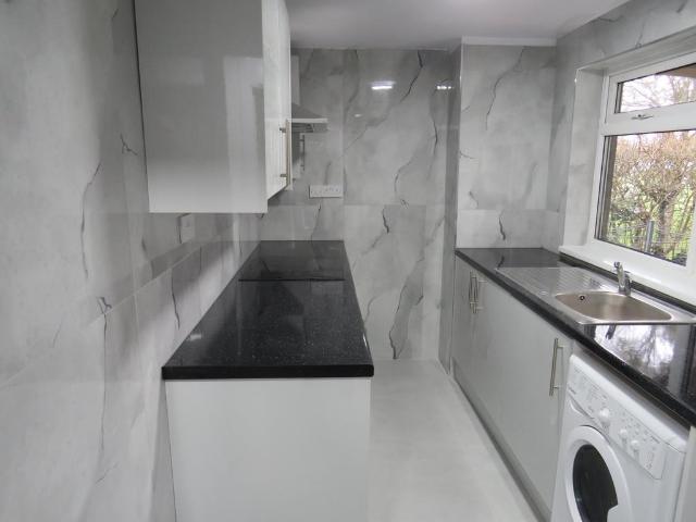 Harris Close, Hounslow TW3 1 bed flat to rent £1,395 pcm £322 pw