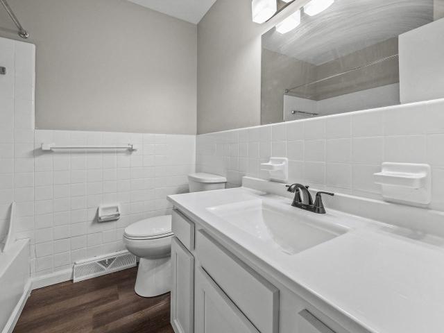 Harris & Cross Apartments 2 Bedroom Apartment for Rent at 405 N Harris Rd, Ypsilanti, MI 48198