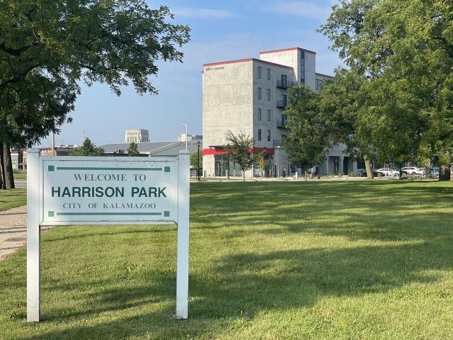 Harrison Circle 1 Bedroom Apartment for Rent at 525 E Ransom St, Kalamazoo, MI 49007 Northside