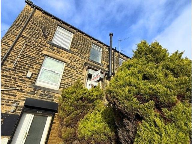 Harrogate Road, Leeds LS19, 1 bed flat to rent, £725 pcm | PrimeLocation