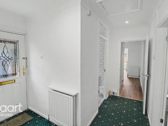 Harrow Crescent, Romford 3 bed detached bungalow to rent £2,250 pcm £519 pw