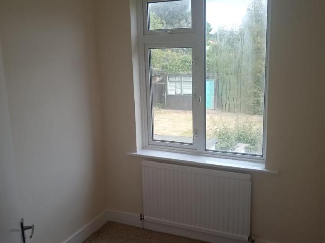 Harrow Crescent, Romford RM3 3 bed terraced house to rent £1,900 pcm £438 pw