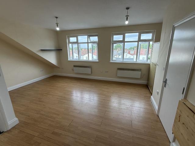 Harrow HA1, Studio to rent, £1,100 pcm | PrimeLocation