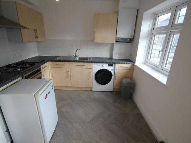 Harrow HA1 2 bed flat to rent £1,600 pcm £369 pw