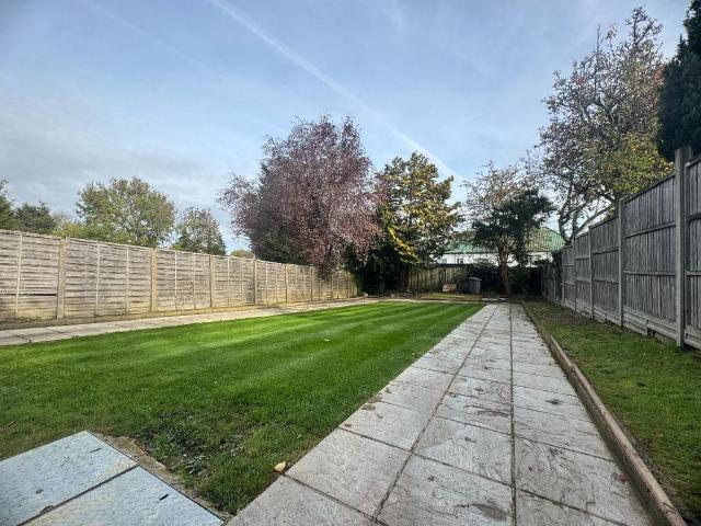 Harrow HA1 2 bed flat to rent £2,000 pcm £462 pw