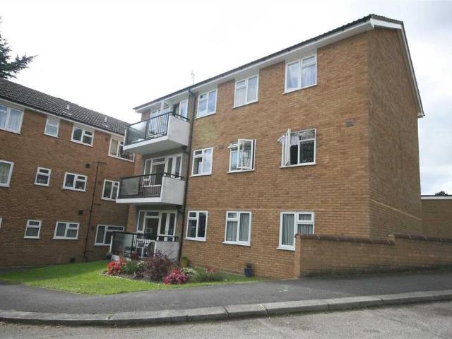 Harrow HA1 3 bed flat to rent £2,100 pcm £485 pw