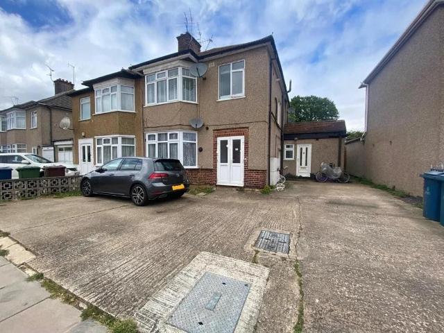 Harrow, HA2 2 bed flat to rent £1,750 pcm £404 pw