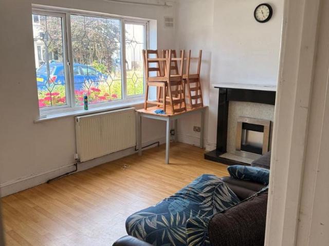 Harrow HA2 2 bed flat to rent £1,800 pcm £415 pw
