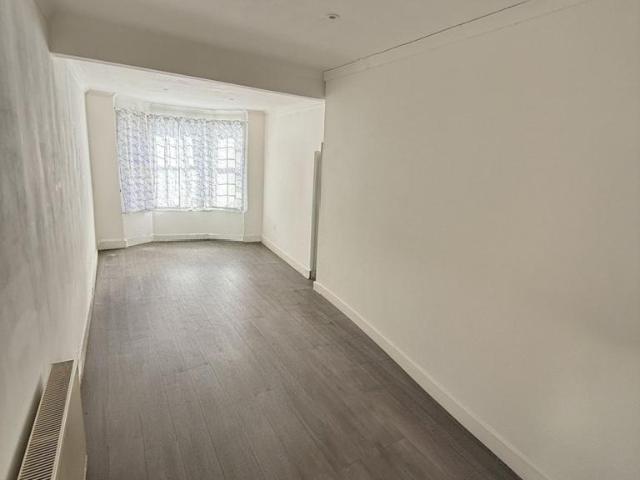 Harrow, HA2 3 bed end of terrace house to rent £2,400 pcm £554 pw