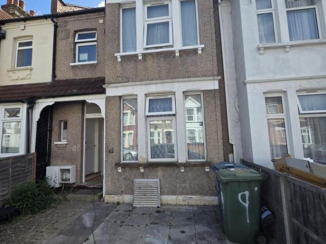 Harrow HA3, Maisonette to rent, £1,350 pcm | PrimeLocation