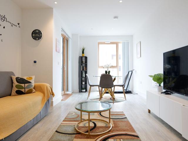 Harrow Manorway, London SE2, 1 bed flat to rent, £1,795 pcm | PrimeLocation