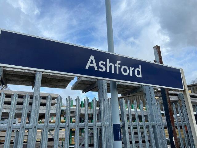 Harrow Road, Ashford Fetham TW14, Room to rent, £1,100 pcm | PrimeLocation