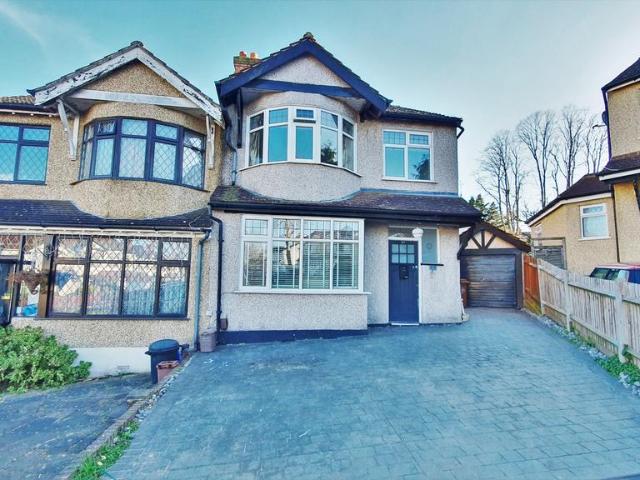 Harrow Road, Carshalton SM5 3 bed semi detached house to rent £2,400 pcm £554 pw
