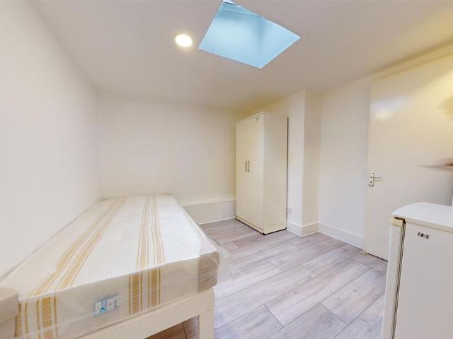 Harrow Road, Kensal Green, London NW10, Room to rent, £671 pcm | PrimeLocation