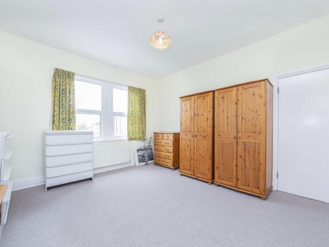 Harrow Road, Kensal Green NW10, 3 bed flat to rent, £2,800 pcm | PrimeLocation