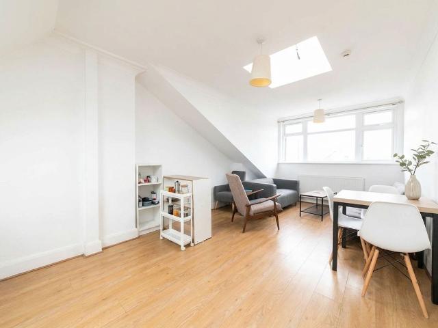 Harrow Road, London NW10, 4 bed flat to rent, £3,600 pcm | PrimeLocation