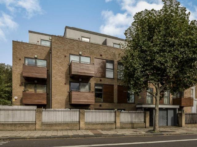 Harrow Road, London NW10 2 bed flat to rent £2,300 pcm £531 pw