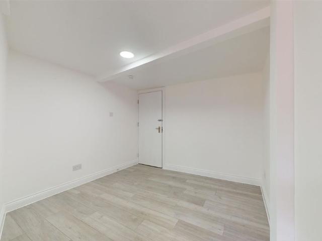Harrow Road, London NW10, Room to rent, £700 pcm | PrimeLocation