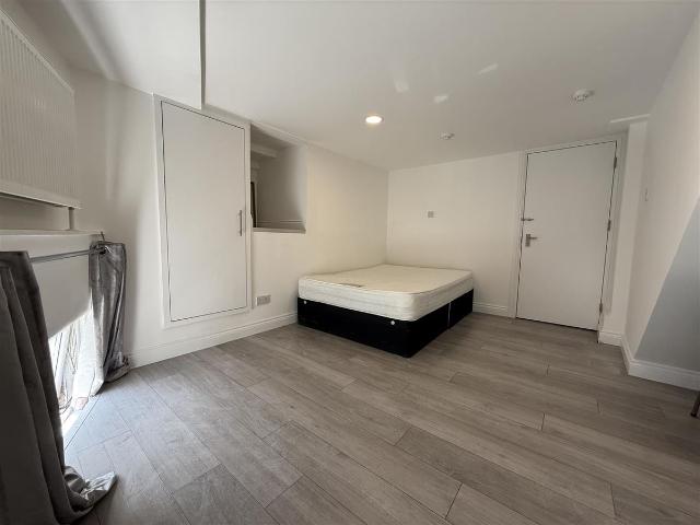 Harrow Road, London NW10, Room to rent, £750 pcm | PrimeLocation