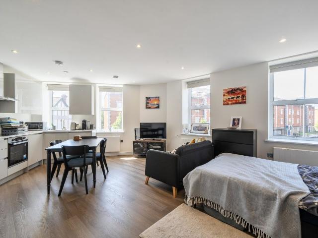 Harrow Road, London NW10, Studio to rent, £1,600 pcm | PrimeLocation