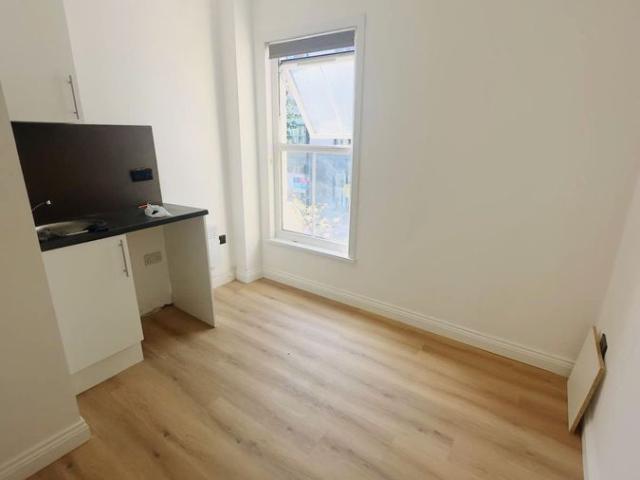 Harrow Road, London W10, Studio to rent, £1,500 pcm | PrimeLocation