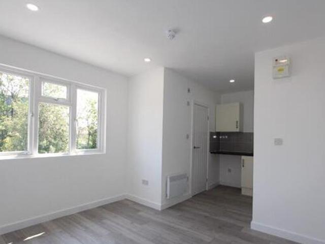 Harrow View, Harrow, Studio Flat For