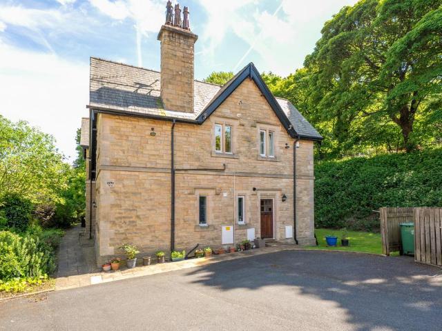 Harrowby Road, Leeds LS16 2 bed flat to rent £1,395 pcm £322 pw