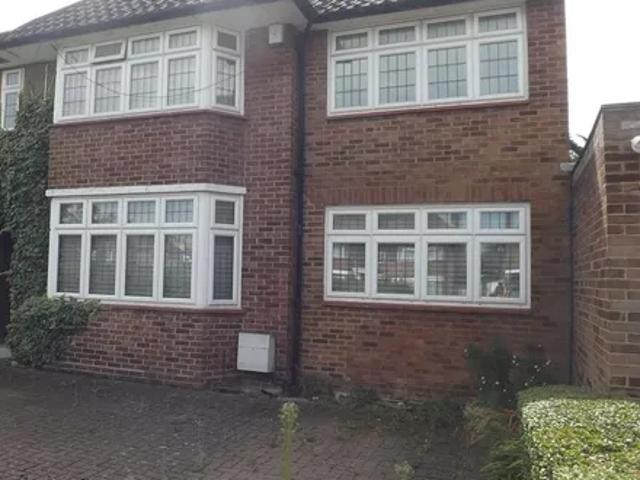 Harrowes Meade, Broadfields, London, HA8 8RP, United Kingdom | 5 bed house for rent #135548642 | Rentberry