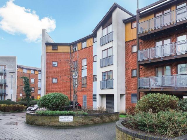 Harry Close, Croydon CR0, 2 bed flat to rent, £1,800 pcm | PrimeLocation
